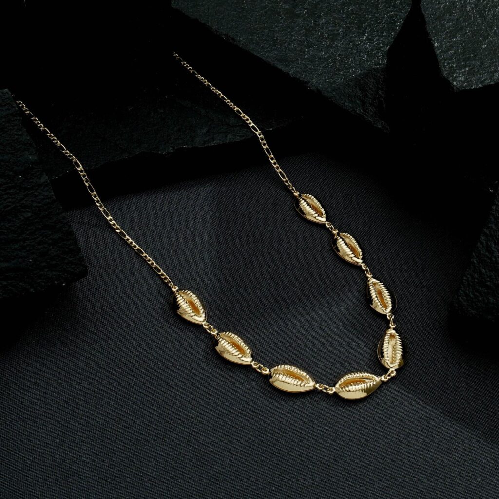Colar Dourado Búzios – KOZLO semi jóias