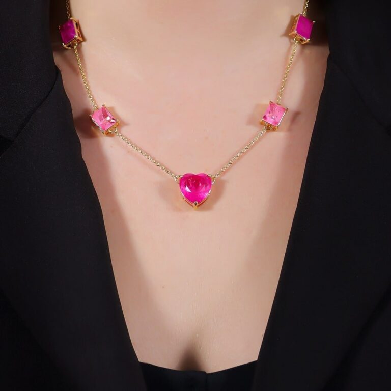 Colar Dourado de Pedras Coração e Retângulos Rosas – KOZLO semi jóias